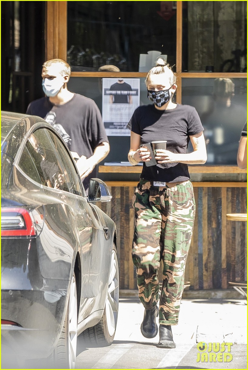 Miley Cyrus Wears a Gucci Face Mask for an Outing with Cody Simpson ...