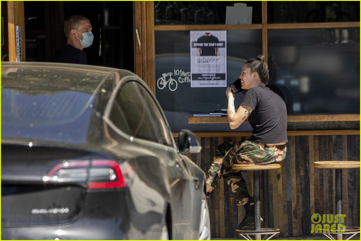 Miley Cyrus Wears a Gucci Face Mask for an Outing with Cody Simpson ...