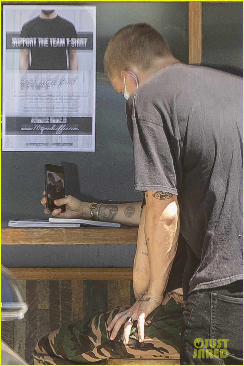 Miley Cyrus Wears a Gucci Face Mask for an Outing with Cody Simpson ...