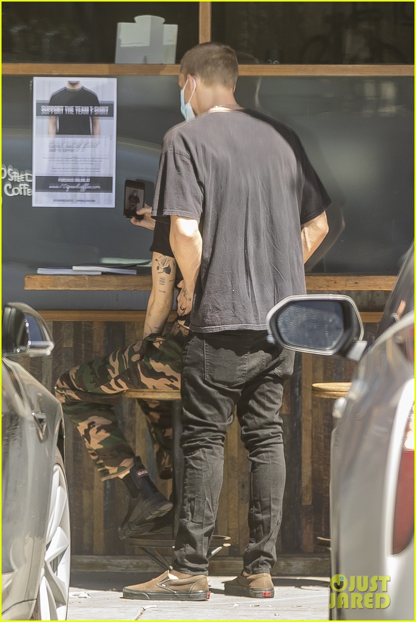 Miley Cyrus Wears a Gucci Face Mask for an Outing with Cody Simpson ...