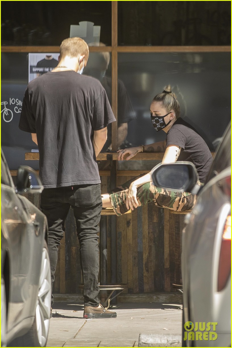 Miley Cyrus Wears a Gucci Face Mask for an Outing with Cody Simpson ...