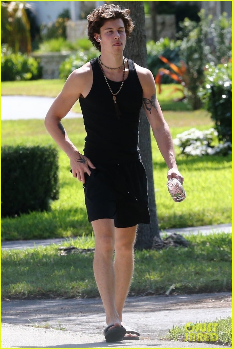 Full Sized Photo of shawn mendes goes for solo walk 06 | Shawn Mendes ... Full Sized Photo of shawn mendes goes for solo walk 06 | Shawn Mendes ...