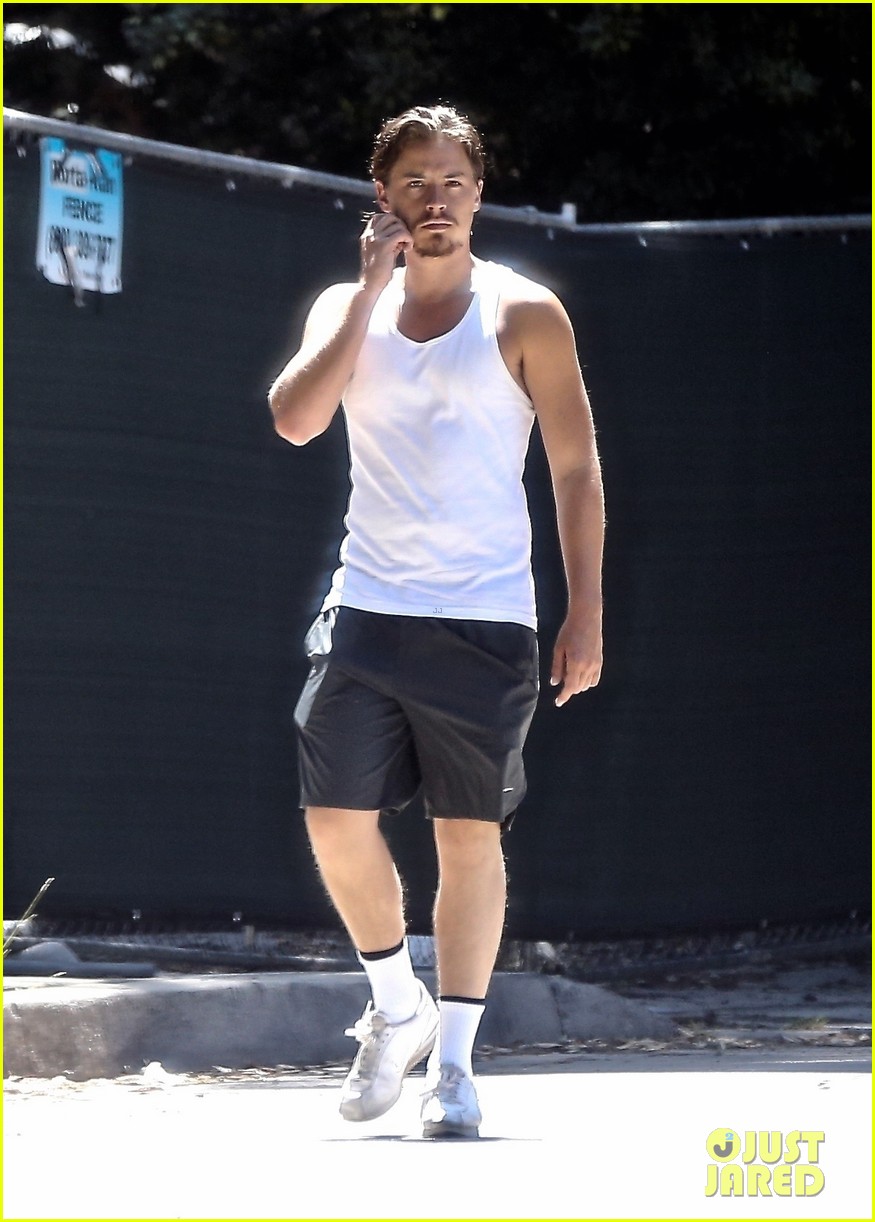 Cole Sprouse Rocks a Tank Shirt for Afternoon Workout! | Photo 1294173 ...