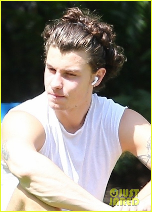 Shawn Mendes Enjoys Some Time Out in the Sun | Photo 1294044 - Photo ... Shawn Mendes Enjoys Some Time Out in the Sun | Photo 1294044 - Photo ...