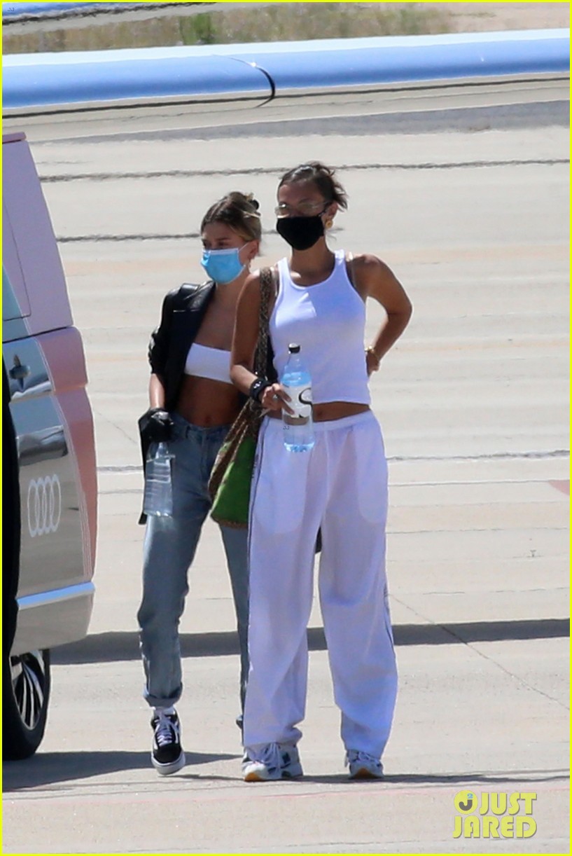 Hailey Bieber Leaves Italy with Bella Hadid After a Photo Shoot | Photo ...