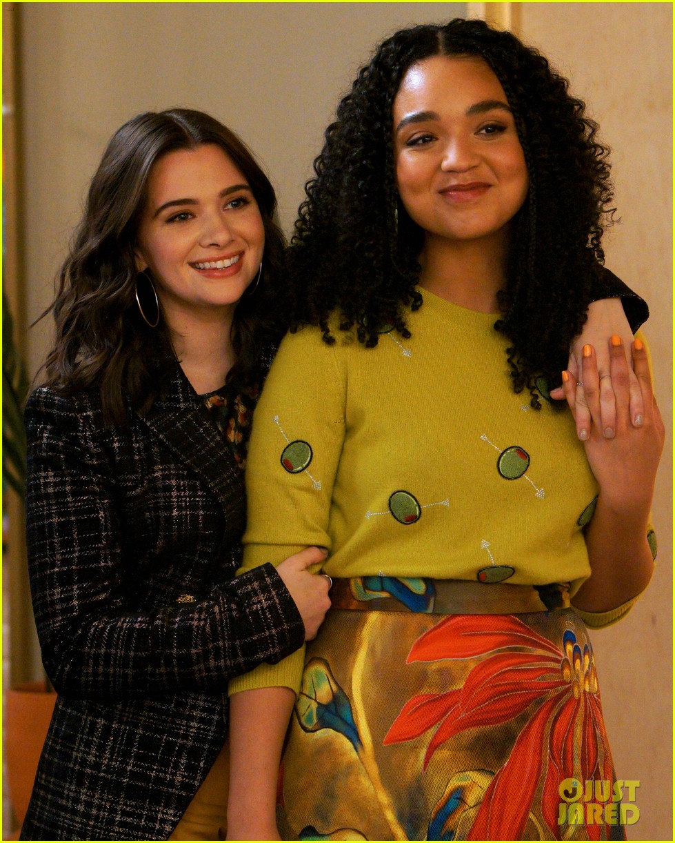 Jane Gets Welcome Back Party at 'Scarlet' On Tonight's Return of 'The ...