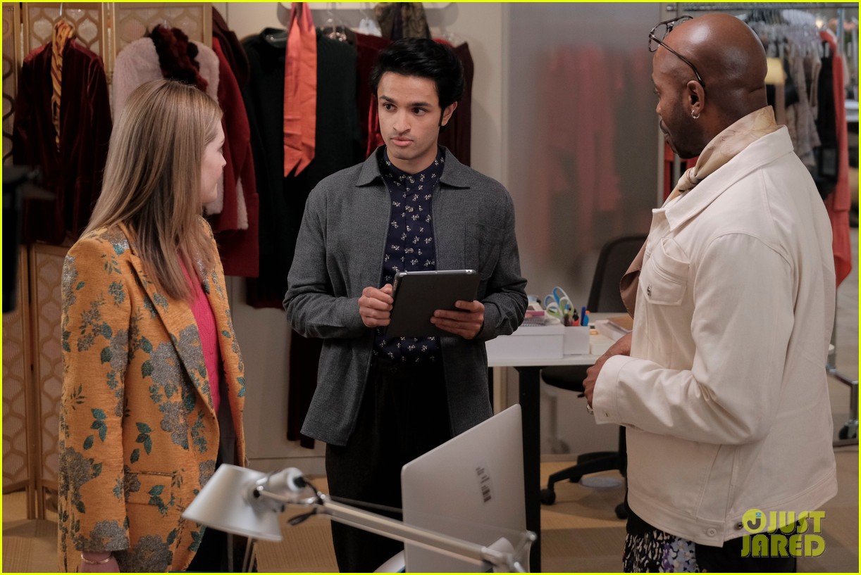 Jane Gets Welcome Back Party at 'Scarlet' On Tonight's Return of 'The ...