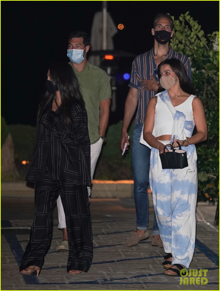 Addison Rae Joins Kourtney Kardashian & Friends For Dinner In Malibu ...