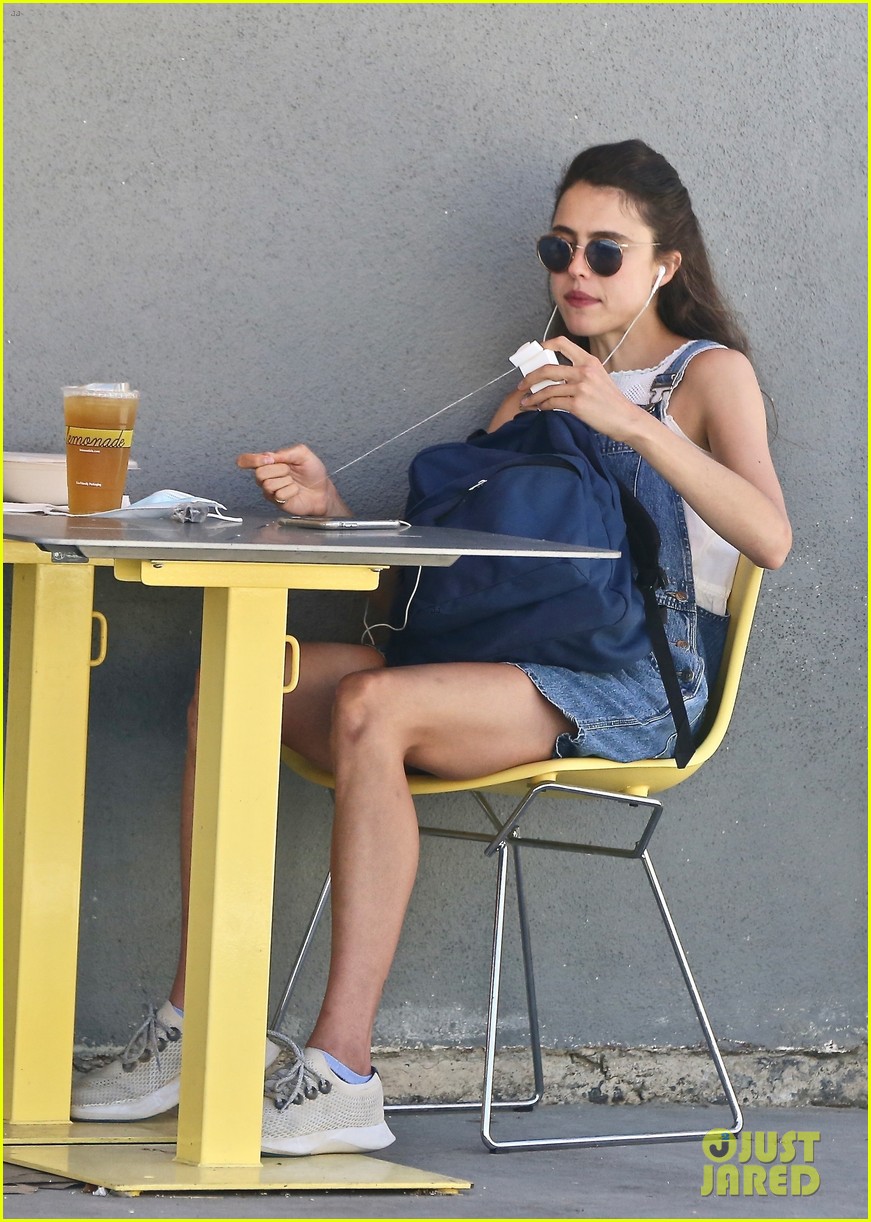 Cara Delevingne Grabs Lunch with Her BFF Margaret Qualley | Photo ...