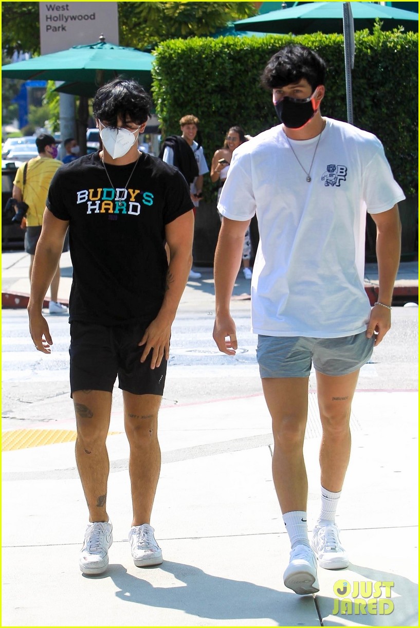 Bryce Hall, Blake Gray & Noah Beck Eat Out in WeHo After Power Gets ...