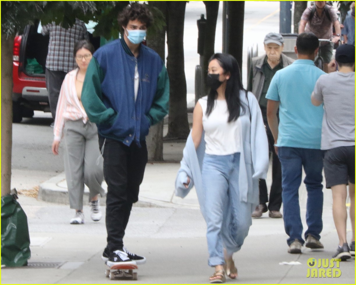 Lana Condor, Noah Centineo & Madeleine Arthur Grab Lunch Together in ...