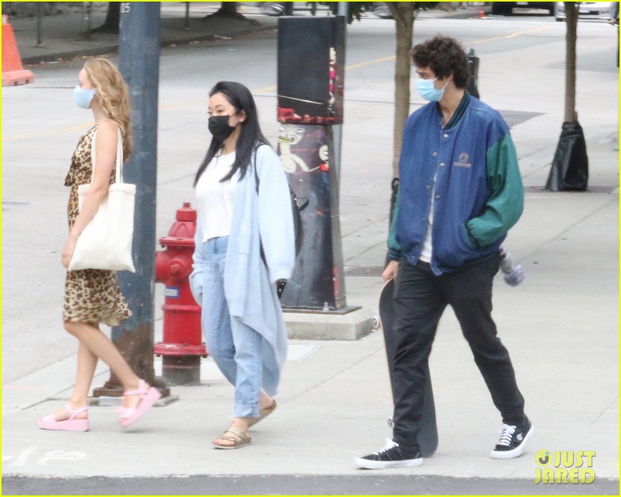 Lana Condor, Noah Centineo & Madeleine Arthur Grab Lunch Together in ...