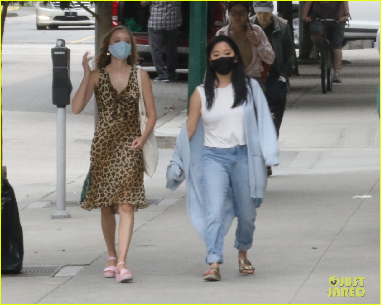 Lana Condor, Noah Centineo & Madeleine Arthur Grab Lunch Together in ...