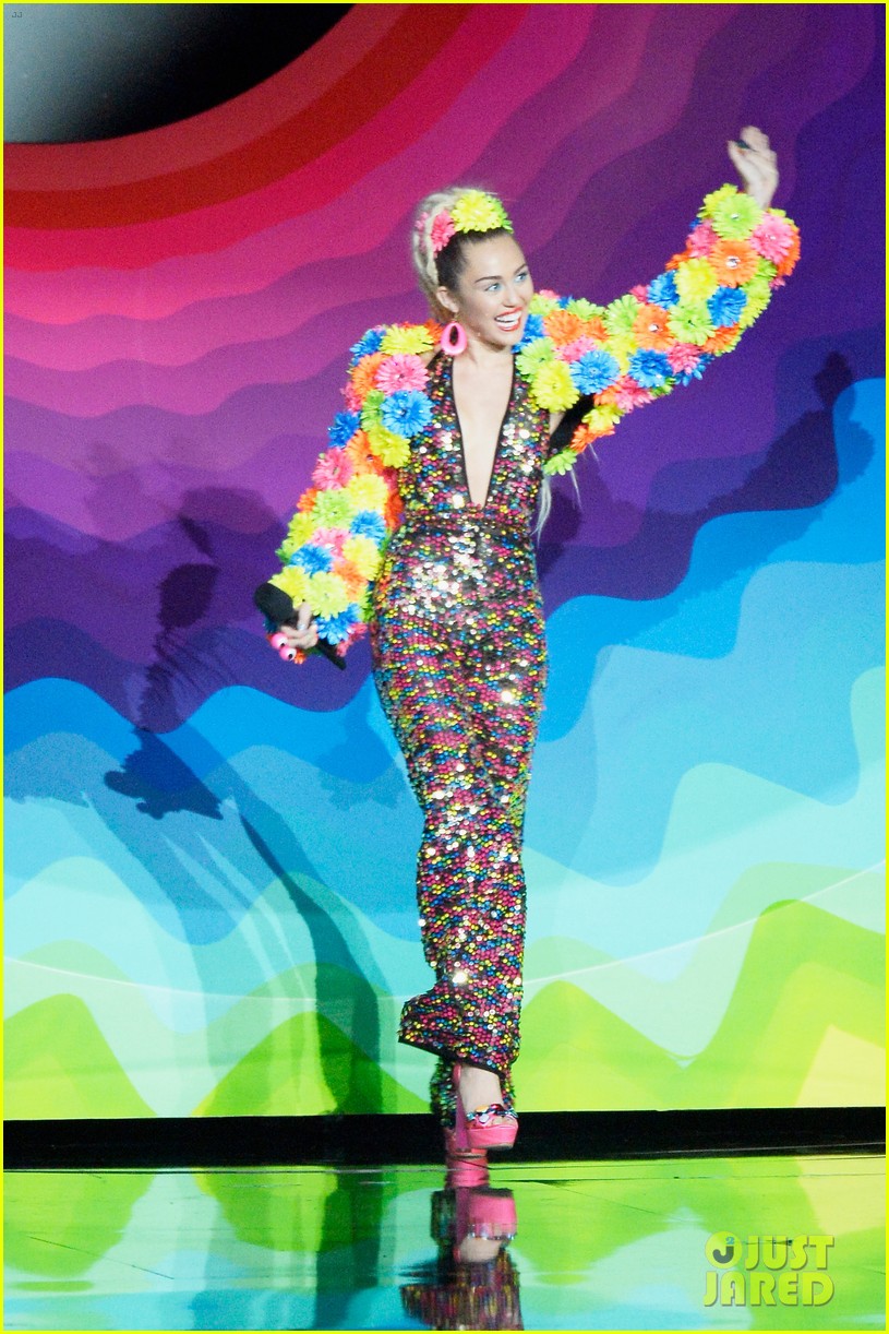 Miley Cyrus Returning To VMAs For 'Midnight Sky' Performance! | Photo ...