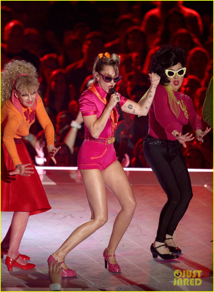 Miley Cyrus Returning To VMAs For 'Midnight Sky' Performance! | Photo ...