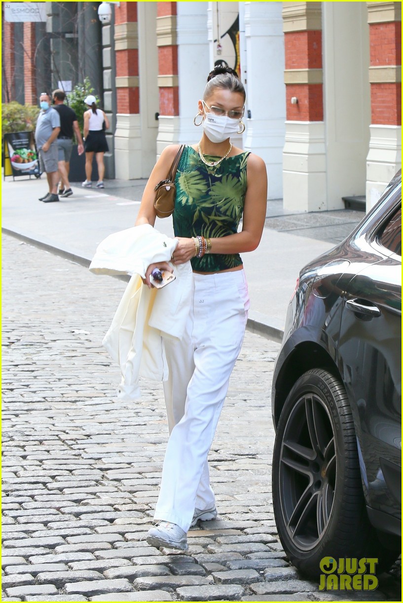 Bella Hadid Stays Safe in a Face Mask While Out in NYC | Photo 1297923 ...