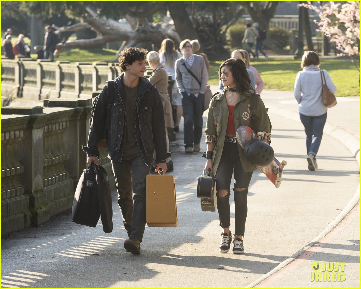 Meet 'Secret Society of Second-Born Royals' Actor Noah Lomax With 10 ...