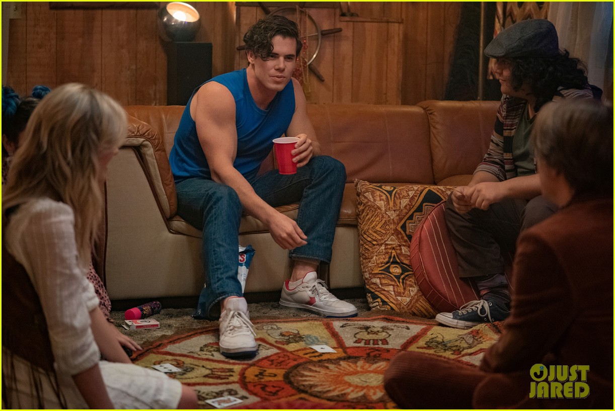 Full Sized Photo of get to know the babysitter killer queen actor ...