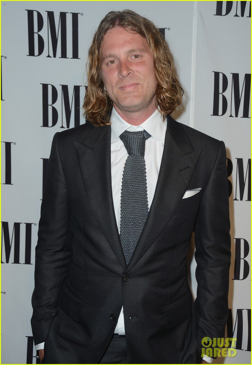 Who Is Michael Corcoran? Meet Elizabeth Gillies' New Husband! | Photo ...