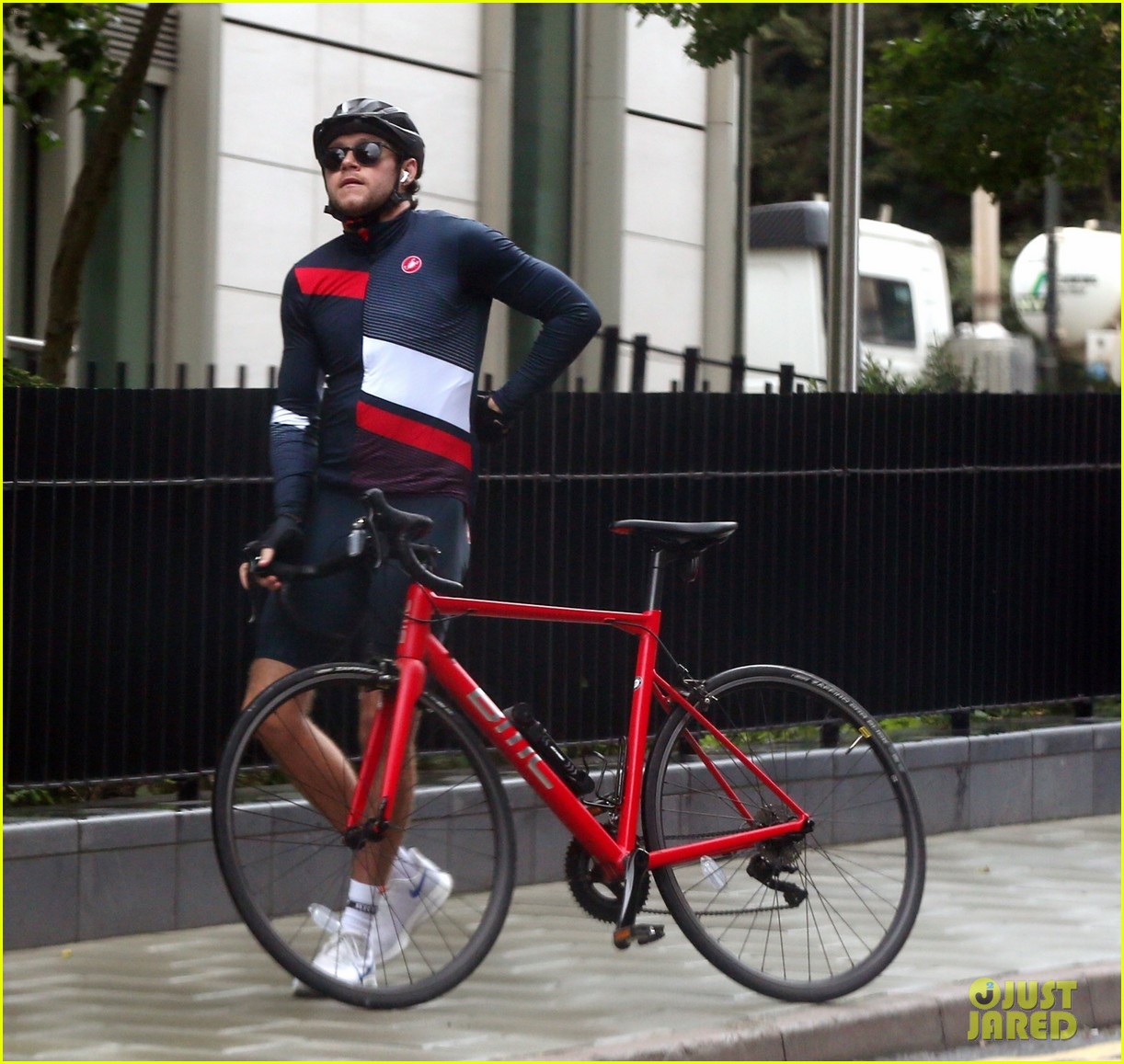 Niall Horan Goes Biking in His Cycling Outfit in London! | Photo ...