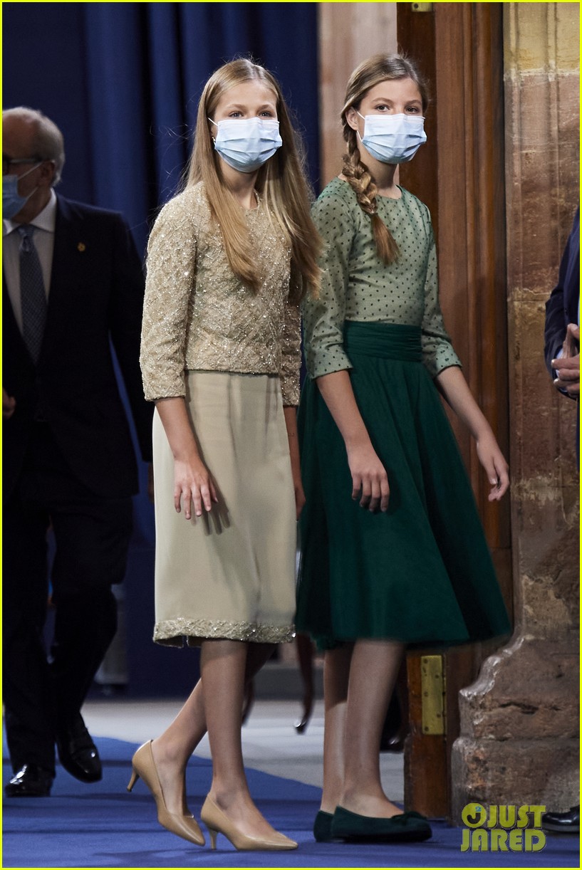 Spain's Princess Leonor Masks Up For Her Namesake Awards with Sister ...