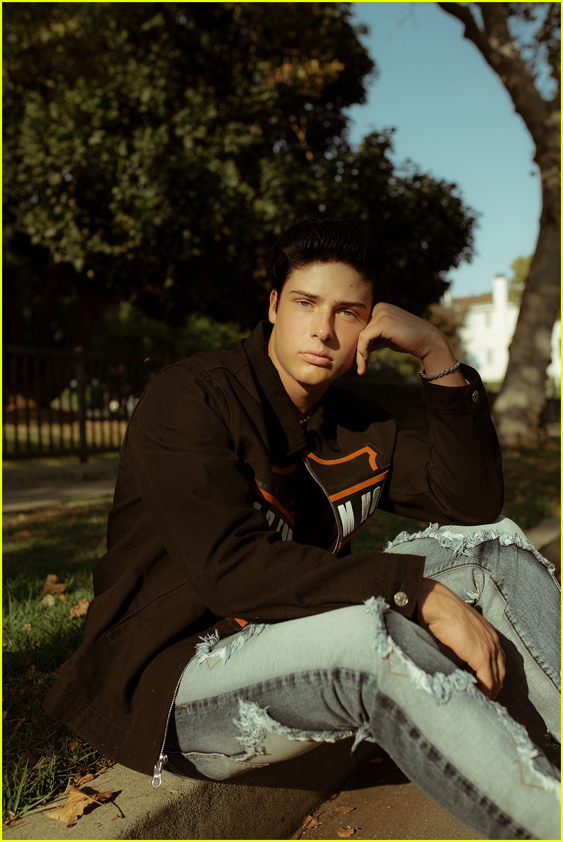 Blake Gray Goes Shirtless For New Magazine Feature | Photo 1301453 ...