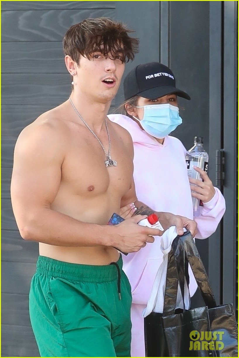 Bryce Hall Shows Off Ripped Shirtless Body While Leaving The Gym With ...