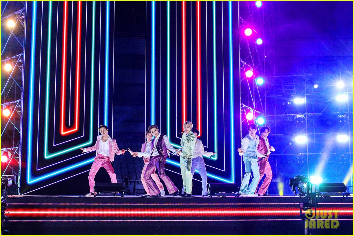 BTS Rock 2 Different Outfits For American Music Awards Performance ...