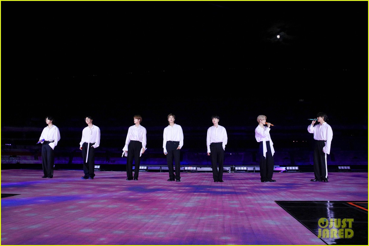 BTS Rock 2 Different Outfits For American Music Awards Performance ...