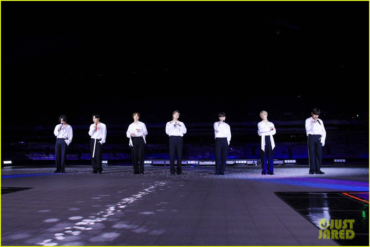 BTS Rock 2 Different Outfits For American Music Awards Performance ...