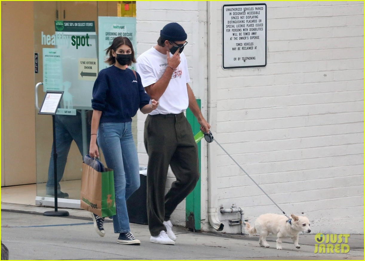 Kaia Gerber Heads to the Pet Store with Boyfriend Jacob Elordi & Dog ...