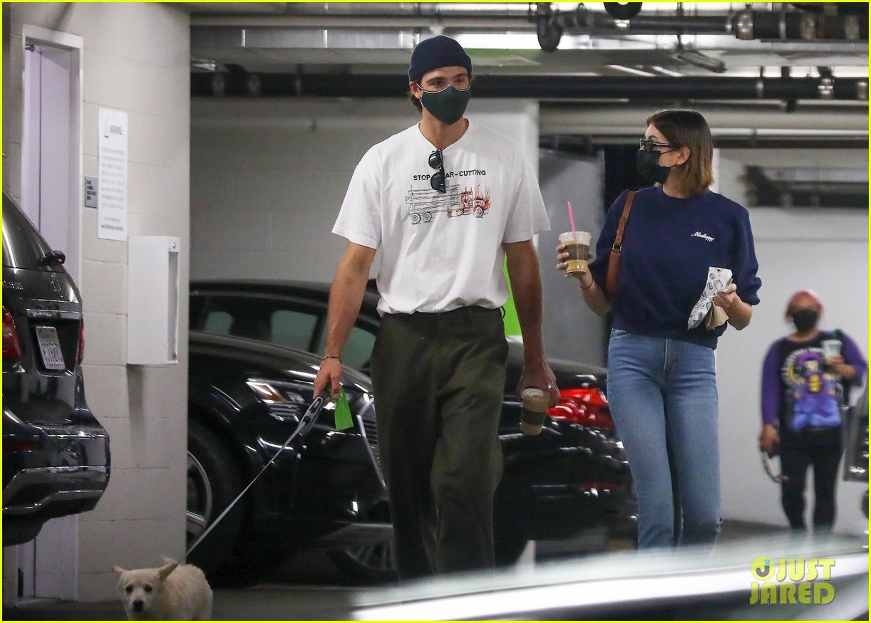 Kaia Gerber Heads to the Pet Store with Boyfriend Jacob Elordi & Dog ...