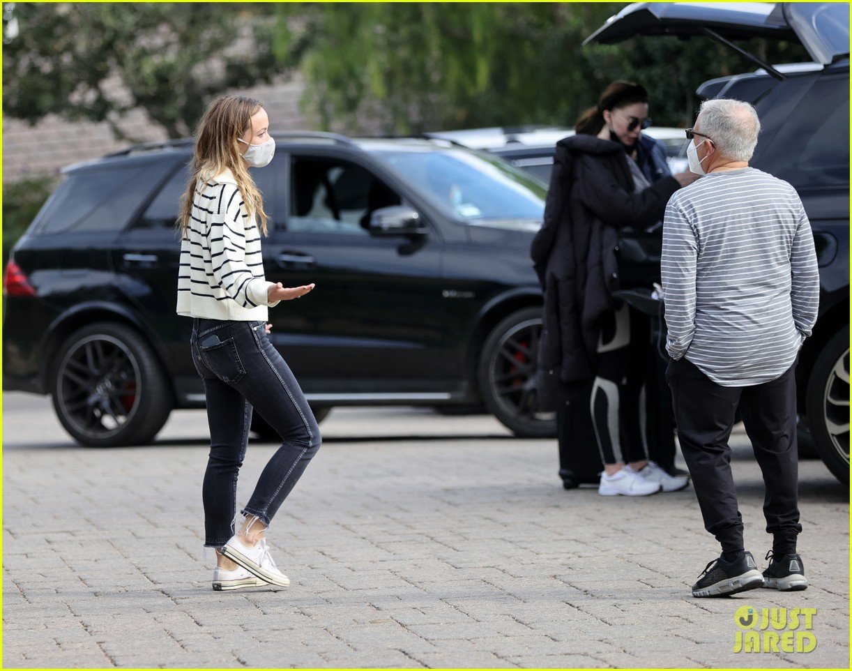 Full Sized Photo of harry styles olivia wilde hold hands while ... Full Sized Photo of harry styles olivia wilde hold hands while ...