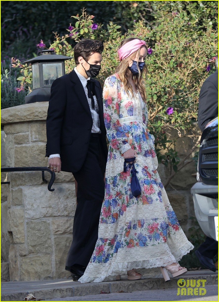 Full Sized Photo of harry styles olivia wilde hold hands while ... Full Sized Photo of harry styles olivia wilde hold hands while ...