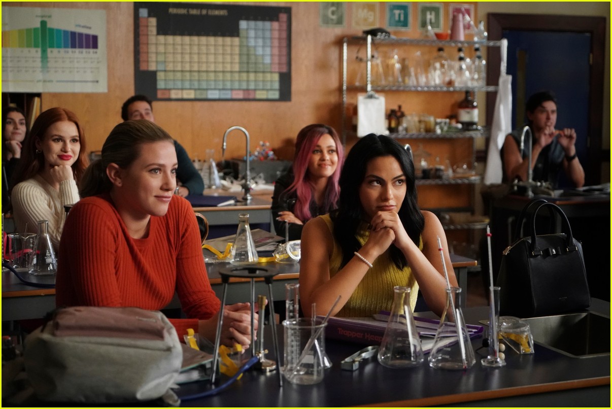 The 'Riverdale' Cast Wrap Up High School In First Look Photos at ...