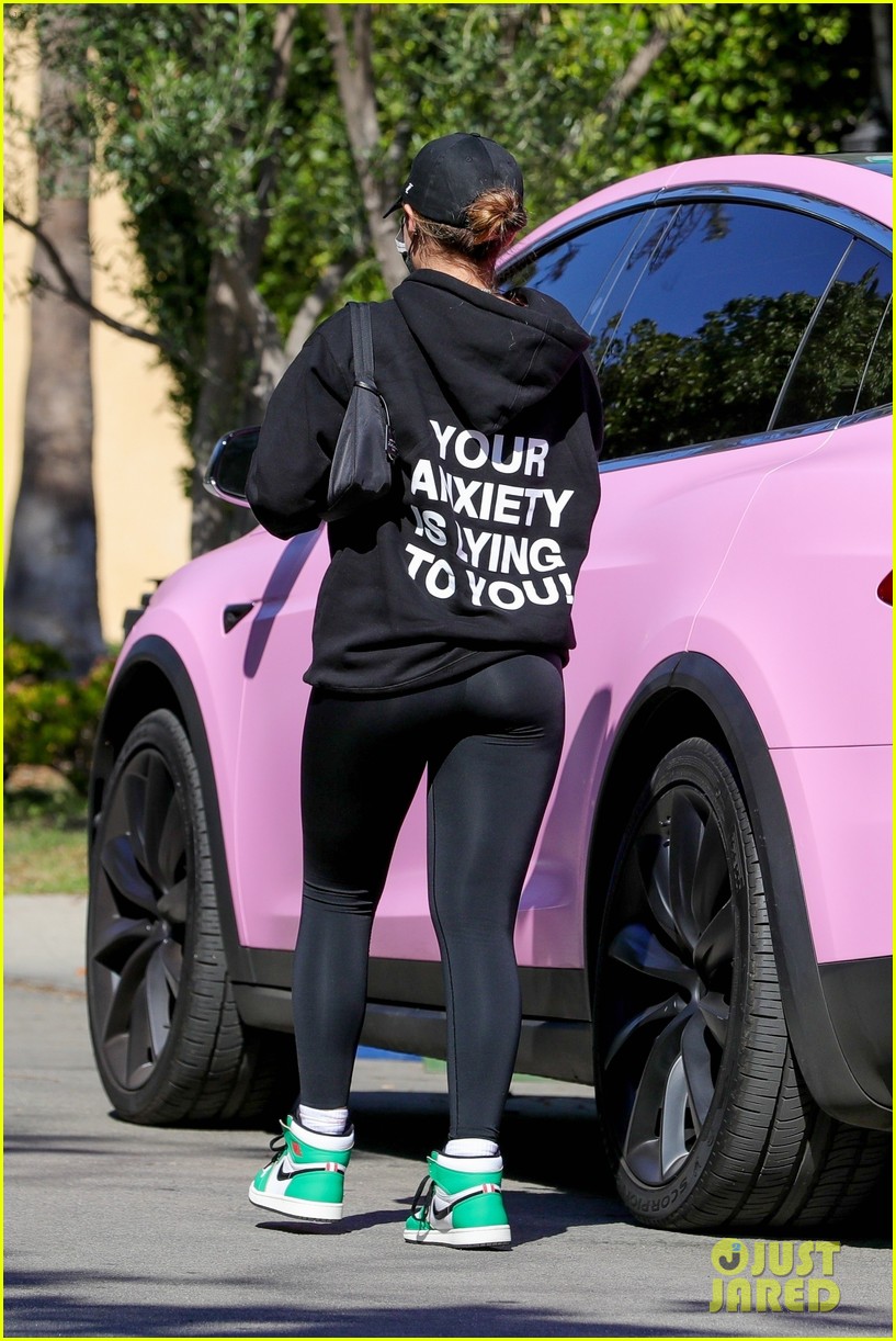 Addison Rae Sends a Message About Anxiety With Her Hoodie | Photo ...