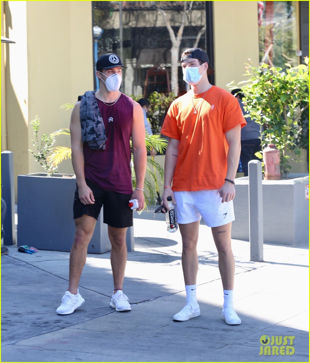 Noah Beck Hits The Gym With Blake Gray After Trying to Make a Diss ...