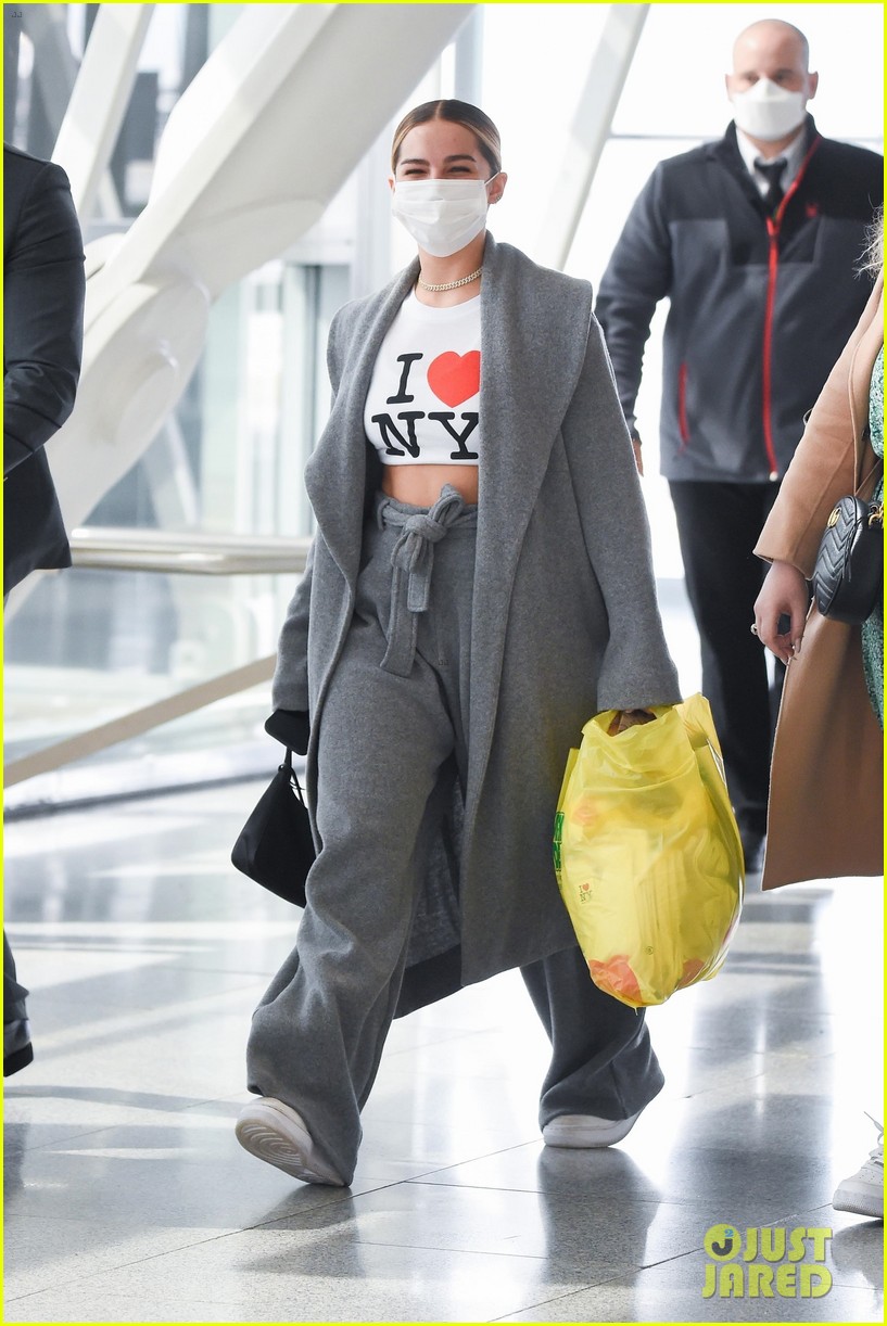 Addison Rae Rocks an 'I Love NY' Crop at the Airport | Photo 1308656 ...
