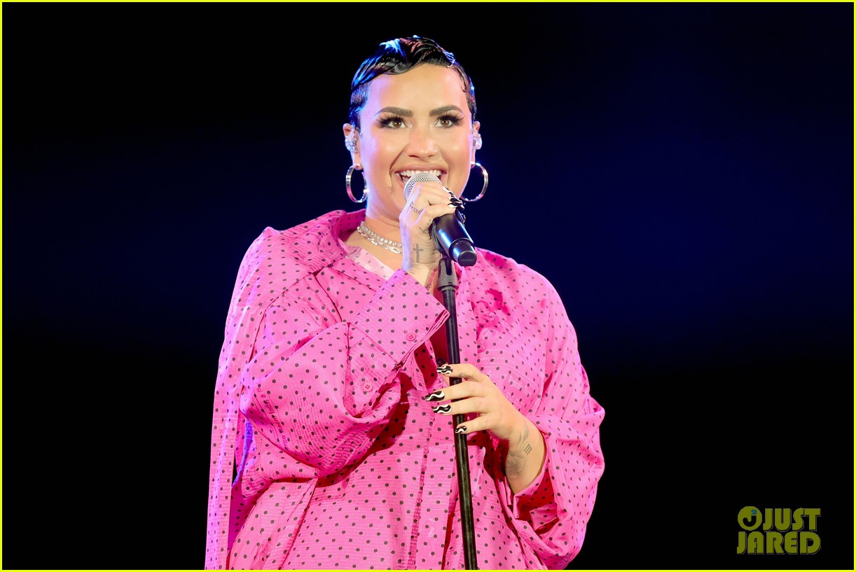Demi Lovato Performs 'Dancing With The Devil' at YouTube Docu-Series ...