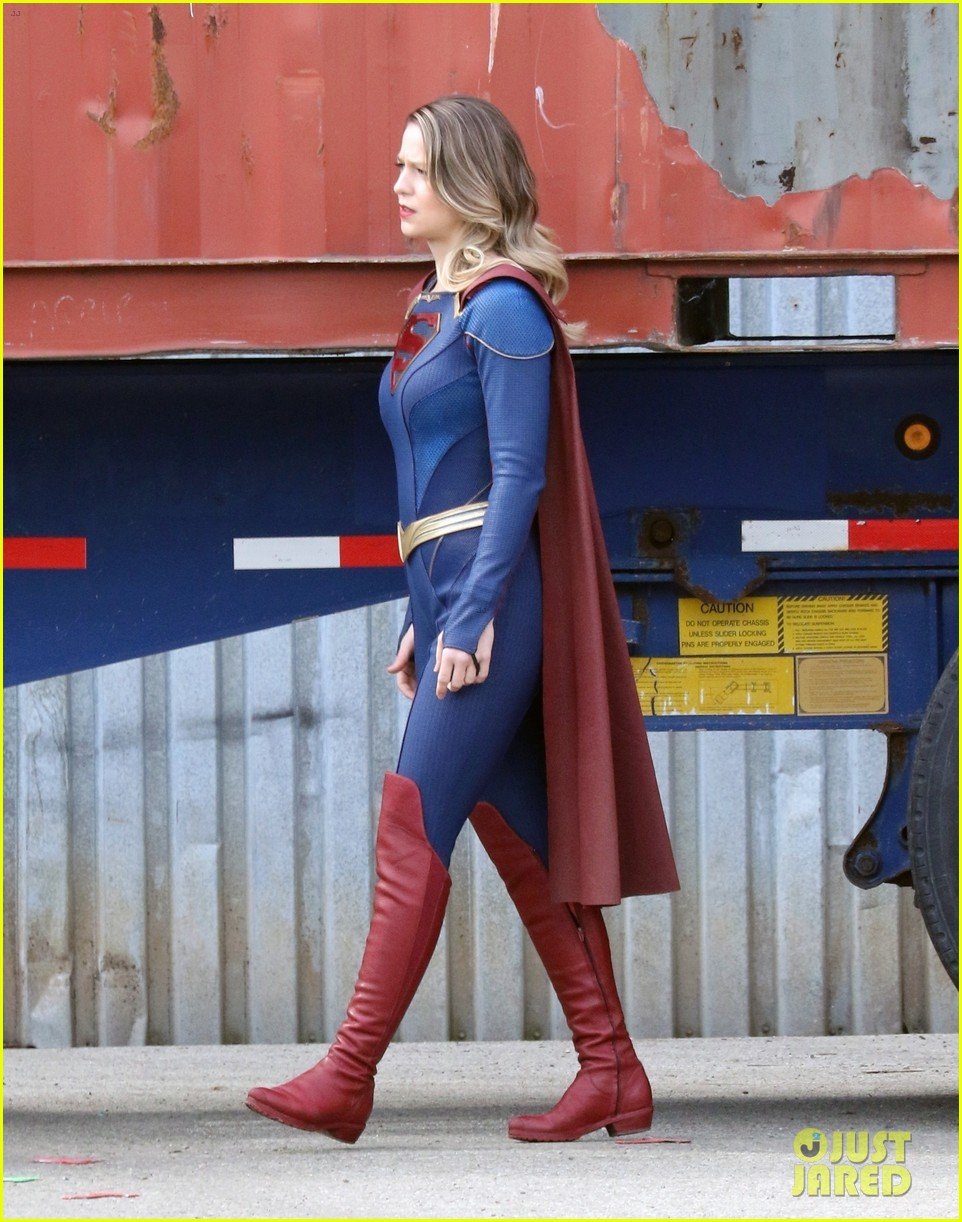 Full Sized Photo Of Melissa Benoist Set Supergirl Vancouver 2021 11