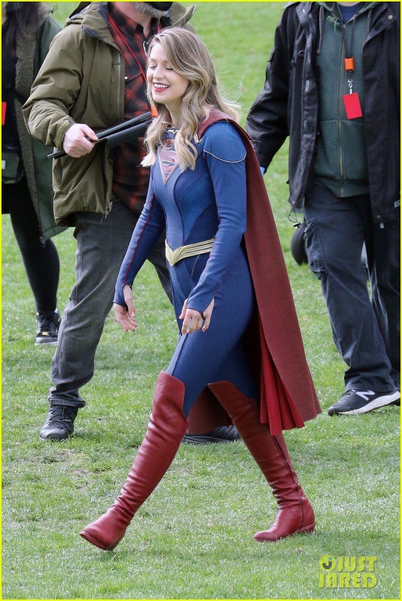 Supergirl Is Tied Up in New Set Photos Featuring Melissa Benoist & More ...