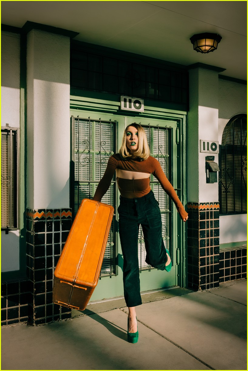 Brooklyn Michelle Debuts 'Come Here' Music Video & Shares 10 Fun Facts ...