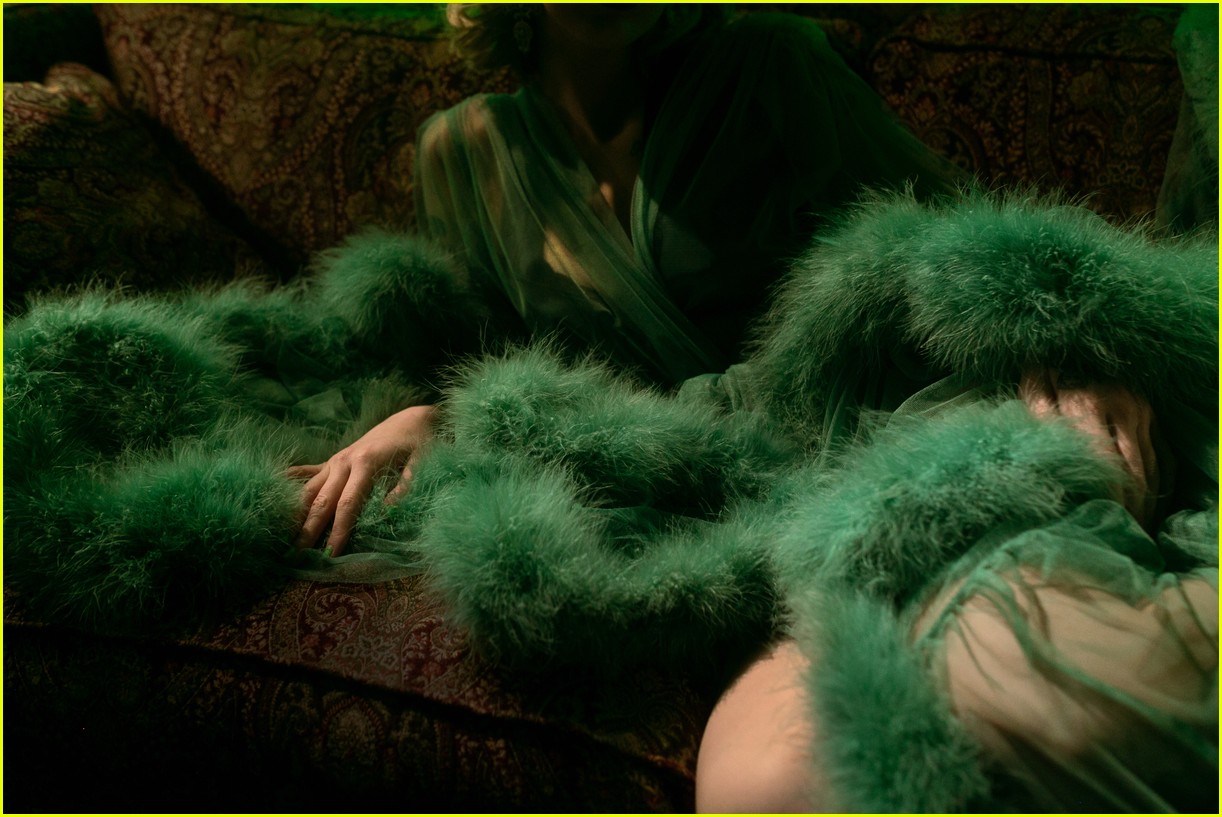 Brooklyn Michelle Debuts 'Come Here' Music Video & Shares 10 Fun Facts ...