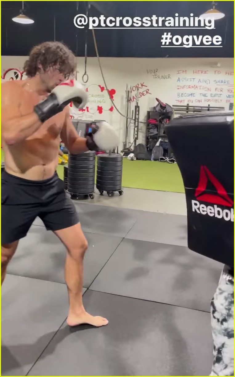 Noah Centineo Shows Off His Muscles In Shirtless Fight Training Video ...