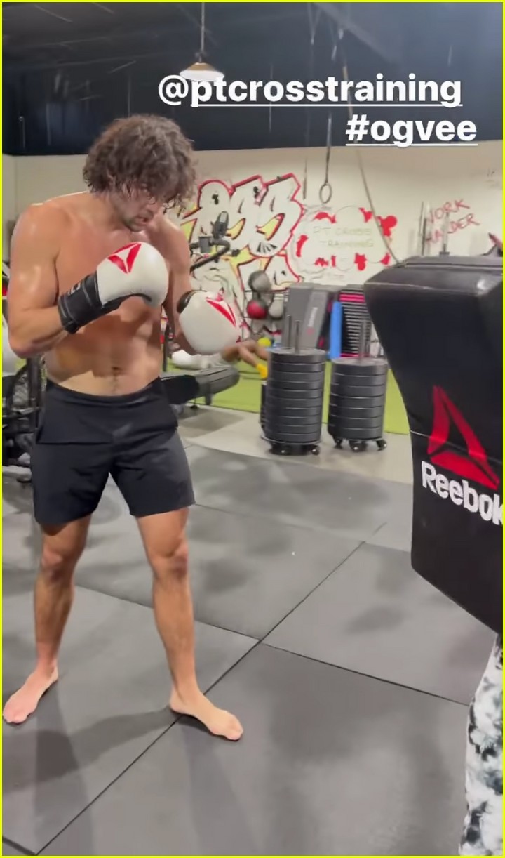 Noah Centineo Shows Off His Muscles In Shirtless Fight Training Video ...