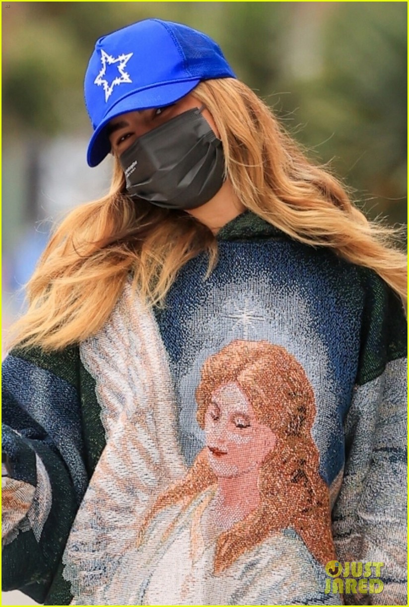 Addison Rae Sparks Speculation With Her Hoodie Over The Weekend | Photo ...