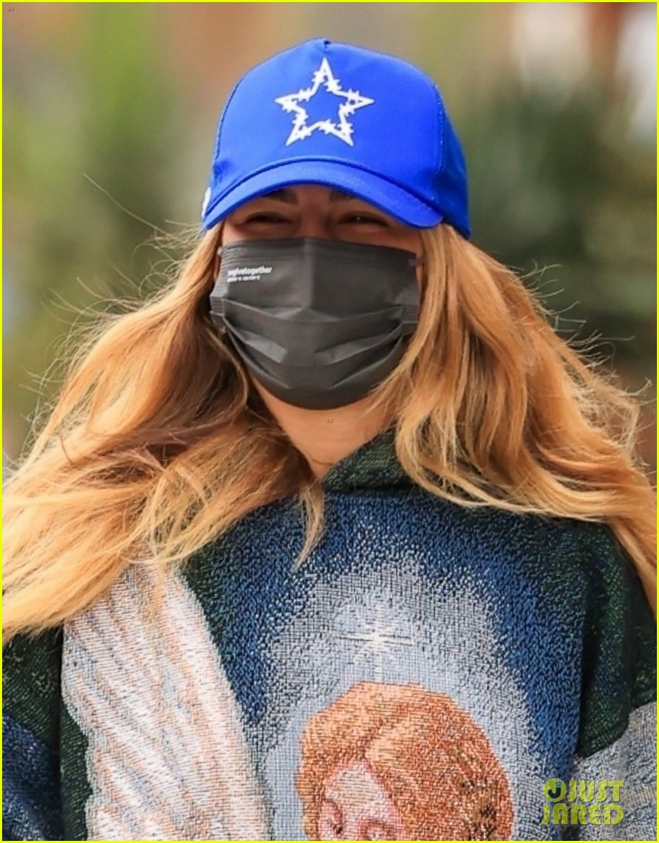 Addison Rae Sparks Speculation With Her Hoodie Over The Weekend | Photo ...