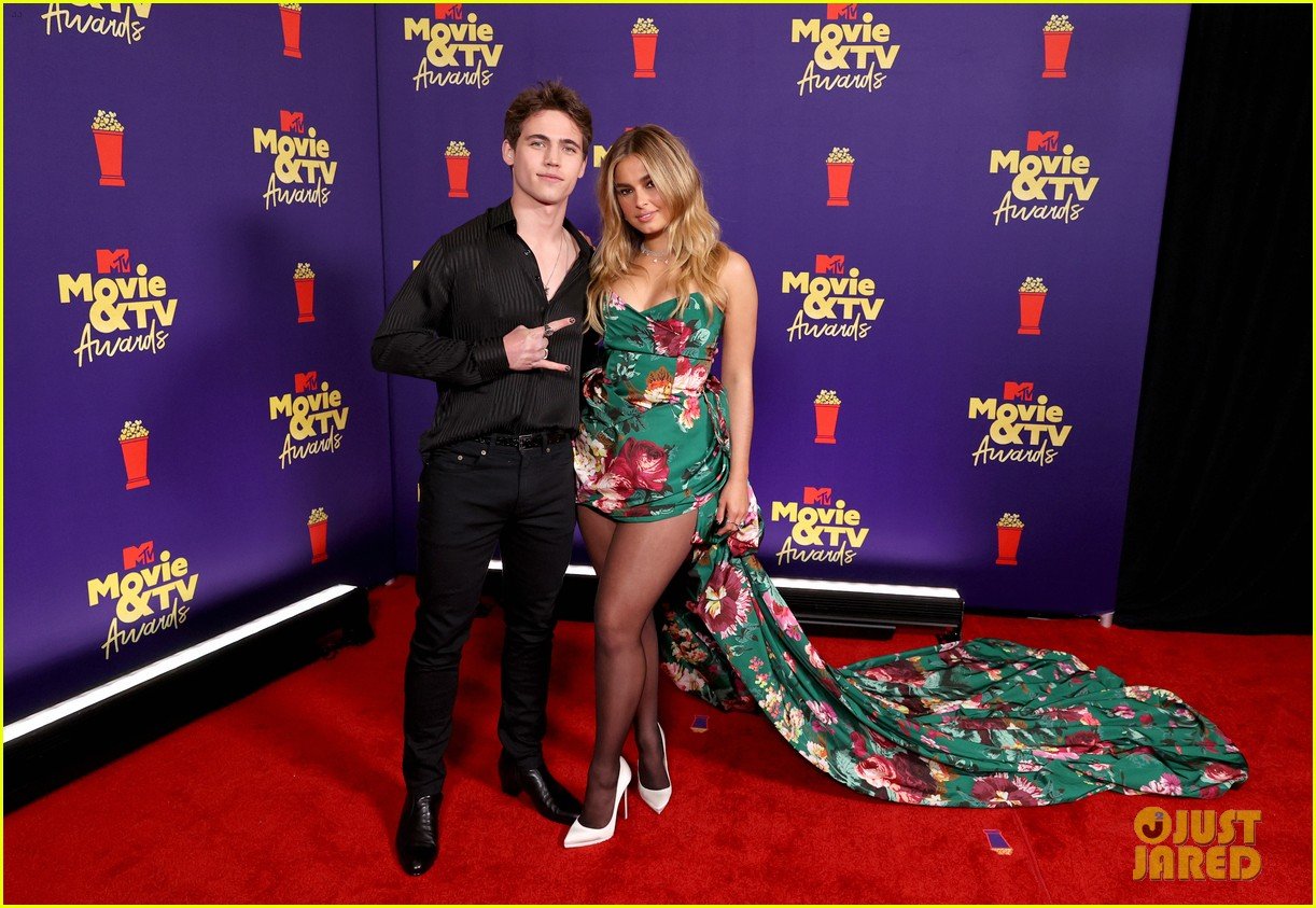 'He's All That' Stars Addison Rae & Tanner Buchanan Kiss At MTV Movie ...