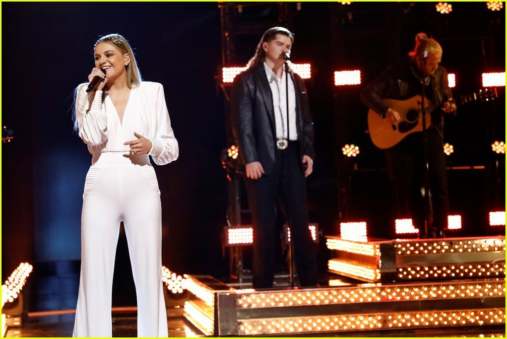Kelsea Ballerini Sings 'Half of My Hometown' With 'The Voice' Finalist ...