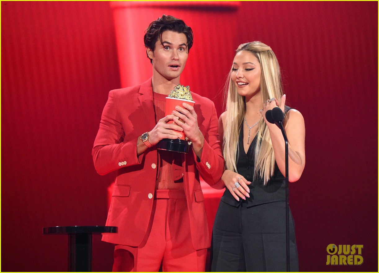 Full Sized Photo of outer banks couple share a kiss at mtv awards 12 ...